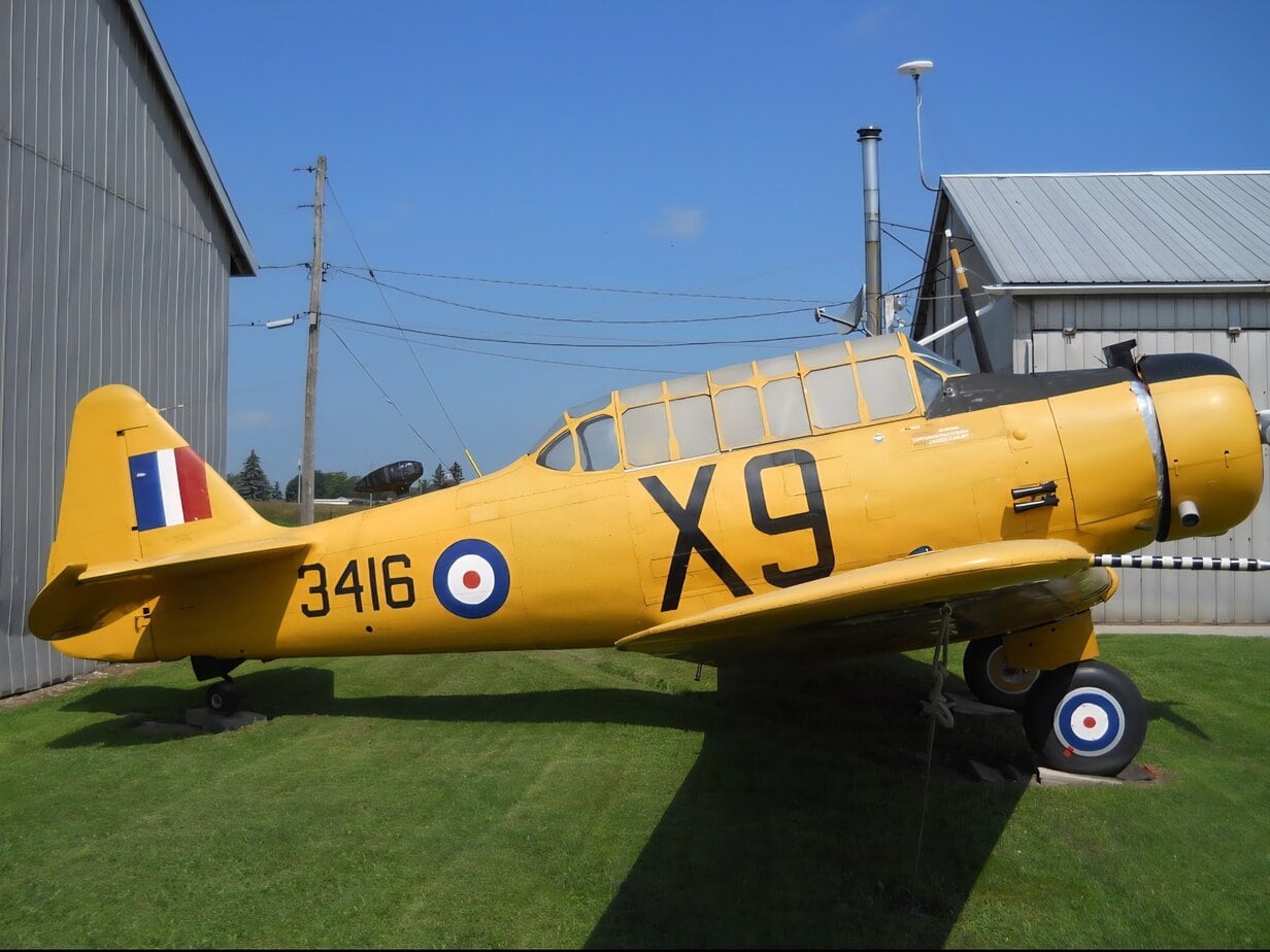 FROM WINGS TO WALLS - RCAF.Info